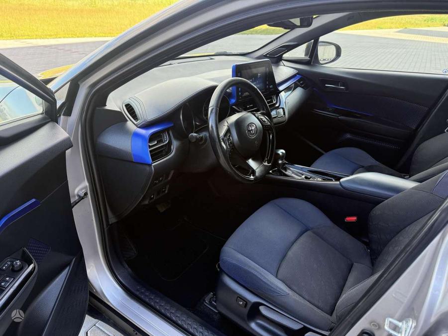 Pelēks Toyota C-HR 2017 Šauļi, ar dzinēja tilpumu 1.80 L un nobraukumu 250 tūkst. km par 12700 €, foto 13 vietnē AUTOMOTO.COM.LV