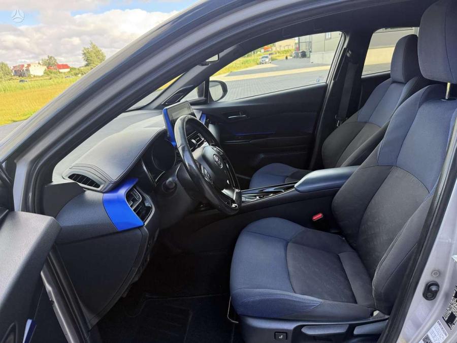 Pelēks Toyota C-HR 2017 Šauļi, ar dzinēja tilpumu 1.80 L un nobraukumu 250 tūkst. km par 12700 €, foto 14 vietnē AUTOMOTO.COM.LV