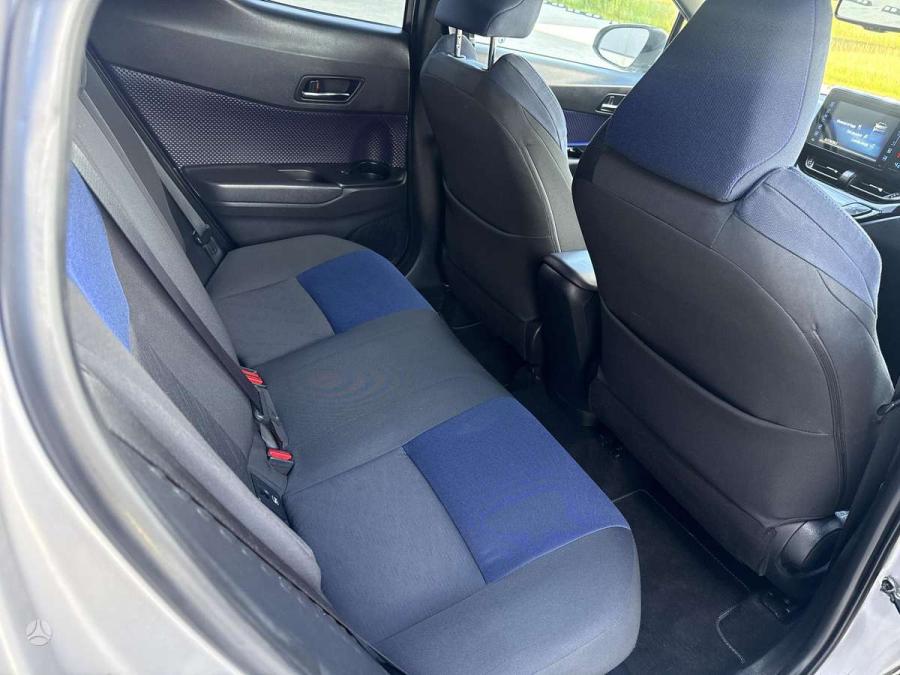 Pelēks Toyota C-HR 2017 Šauļi, ar dzinēja tilpumu 1.80 L un nobraukumu 250 tūkst. km par 12700 €, foto 15 vietnē AUTOMOTO.COM.LV