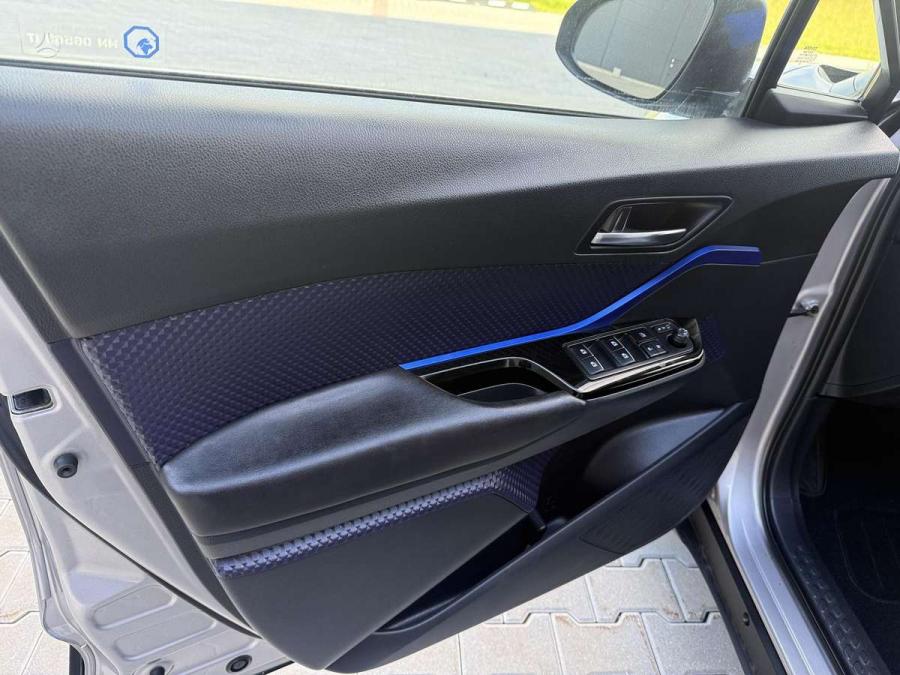 Pelēks Toyota C-HR 2017 Šauļi, ar dzinēja tilpumu 1.80 L un nobraukumu 250 tūkst. km par 12700 €, foto 16 vietnē AUTOMOTO.COM.LV
