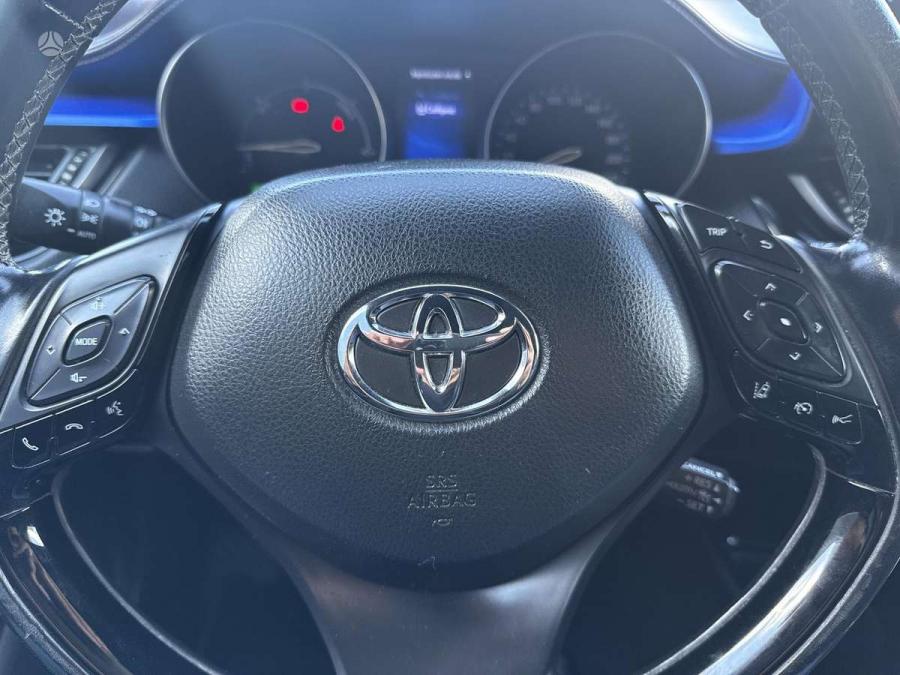 Pelēks Toyota C-HR 2017 Šauļi, ar dzinēja tilpumu 1.80 L un nobraukumu 250 tūkst. km par 12700 €, foto 21 vietnē AUTOMOTO.COM.LV