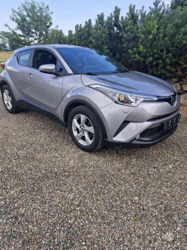 Grey Toyota C-HR 2017 in Alytus, with an engine capacity of 1.20 L and mileage of 118 thousand km for 13250 €, photo 1 on AUTOMOTO.COM.LV