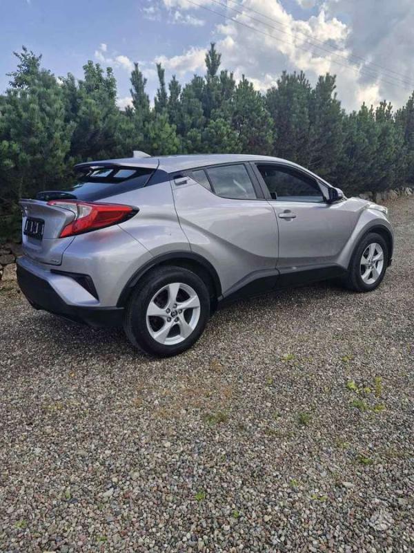 Grey Toyota C-HR 2017 in Alytus, with an engine capacity of 1.20 L and mileage of 118 thousand km for 13250 €, photo 10 on AUTOMOTO.COM.LV