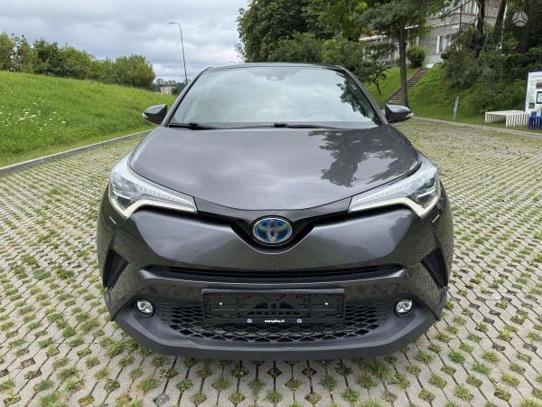 Pelēks Toyota C-HR 2017 Kauņa, ar dzinēja tilpumu 1.80 L un nobraukumu 149 tūkst. km par 16950 €, foto 3 vietnē AUTOMOTO.COM.LV