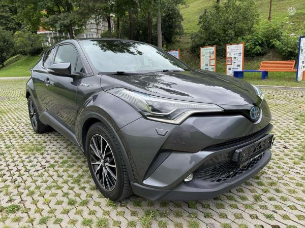 Pelēks Toyota C-HR 2017 Kauņa, ar dzinēja tilpumu 1.80 L un nobraukumu 149 tūkst. km par 16950 €, foto 4 vietnē AUTOMOTO.COM.LV