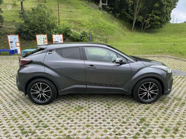 Pelēks Toyota C-HR 2017 Kauņa, ar dzinēja tilpumu 1.80 L un nobraukumu 149 tūkst. km par 16950 €, foto 5 vietnē AUTOMOTO.COM.LV