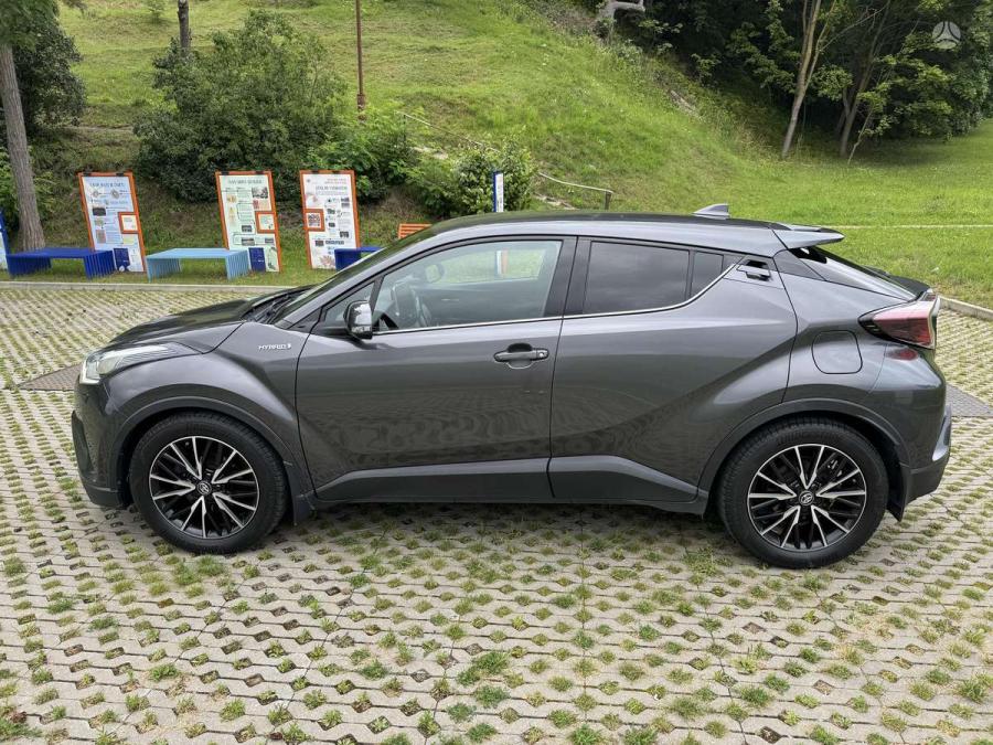 Серый Тойота C-HR 2017 в Каунас, объемом двигателя 1.80 л и пробегом 149 тыс. км за 16950 €, фото 10 на AUTOMOTO.COM.LV