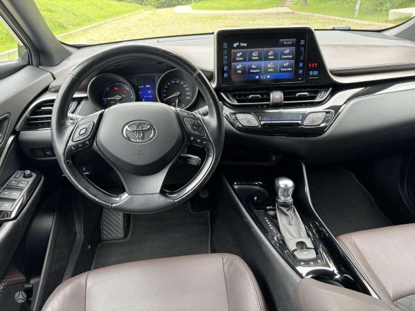 Pelēks Toyota C-HR 2017 Kauņa, ar dzinēja tilpumu 1.80 L un nobraukumu 149 tūkst. km par 16950 €, foto 10 vietnē AUTOMOTO.COM.LV