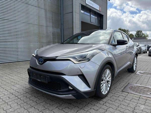 Grey Toyota C-HR 2017 in Kaunas, with an engine capacity of 1.80 L and mileage of 164 thousand km for 17700 €, photo 1 on AUTOMOTO.COM.LV
