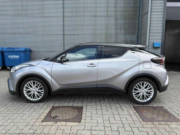 Grey Toyota C-HR 2017 in Kaunas, with an engine capacity of 1.80 L and mileage of 164 thousand km for 17700 €, photo 2 on AUTOMOTO.COM.LV