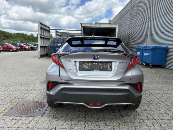 Grey Toyota C-HR 2017 in Kaunas, with an engine capacity of 1.80 L and mileage of 164 thousand km for 17700 €, photo 4 on AUTOMOTO.COM.LV