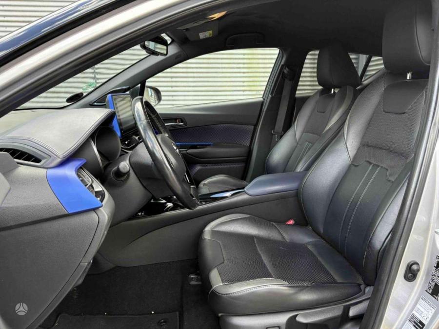 Pelēks Toyota C-HR 2017 Kauņa, ar dzinēja tilpumu 1.80 L un nobraukumu 164 tūkst. km par 17700 €, foto 6 vietnē AUTOMOTO.COM.LV