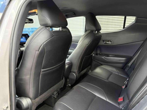 Grey Toyota C-HR 2017 in Kaunas, with an engine capacity of 1.80 L and mileage of 164 thousand km for 17700 €, photo 7 on AUTOMOTO.COM.LV