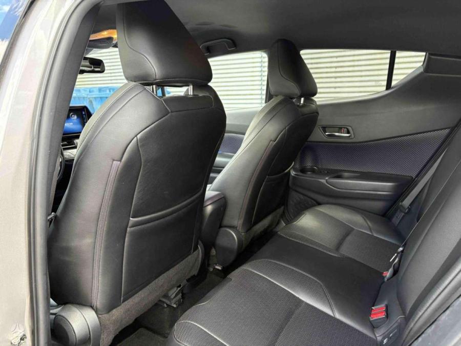 Pelēks Toyota C-HR 2017 Kauņa, ar dzinēja tilpumu 1.80 L un nobraukumu 164 tūkst. km par 17700 €, foto 8 vietnē AUTOMOTO.COM.LV