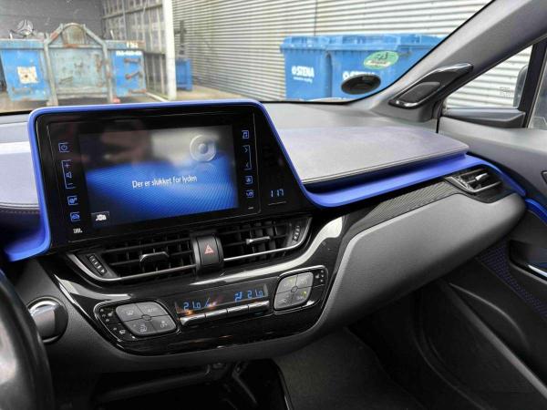 Grey Toyota C-HR 2017 in Kaunas, with an engine capacity of 1.80 L and mileage of 164 thousand km for 17700 €, photo 9 on AUTOMOTO.COM.LV