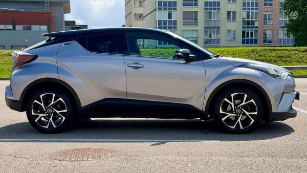 Серый Тойота C-HR 2017 в Шяуляй, объемом двигателя 1.80 л и пробегом 554 тыс. км за 10550 €, фото 3 на AUTOMOTO.COM.LV