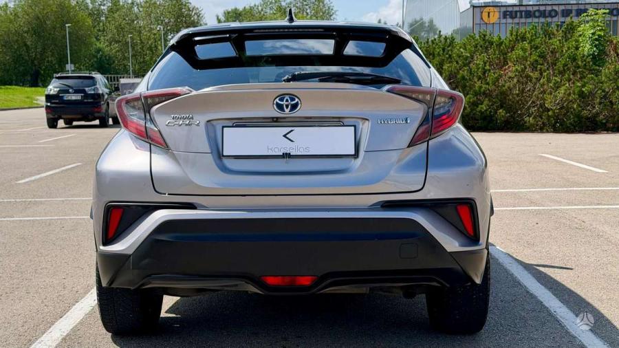 Pelēks Toyota C-HR 2017 Šauļi, ar dzinēja tilpumu 1.80 L un nobraukumu 554 tūkst. km par 10550 €, foto 5 vietnē AUTOMOTO.COM.LV