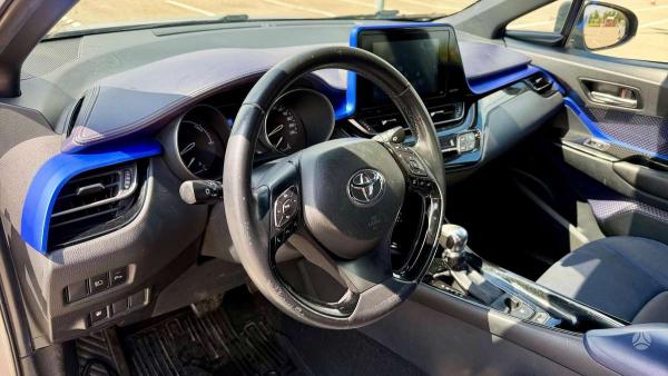 Серый Тойота C-HR 2017 в Шяуляй, объемом двигателя 1.80 л и пробегом 554 тыс. км за 10550 €, фото 9 на AUTOMOTO.COM.LV