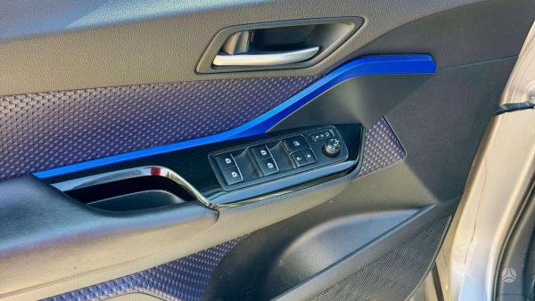 Серый Тойота C-HR 2017 в Шяуляй, объемом двигателя 1.80 л и пробегом 554 тыс. км за 10550 €, фото 10 на AUTOMOTO.COM.LV