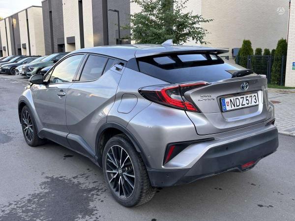 Pelēks Toyota C-HR 2017 Viļņa, ar dzinēja tilpumu 1.80 L un nobraukumu 113 tūkst. km par 12150 €, foto 6 vietnē AUTOMOTO.COM.LV