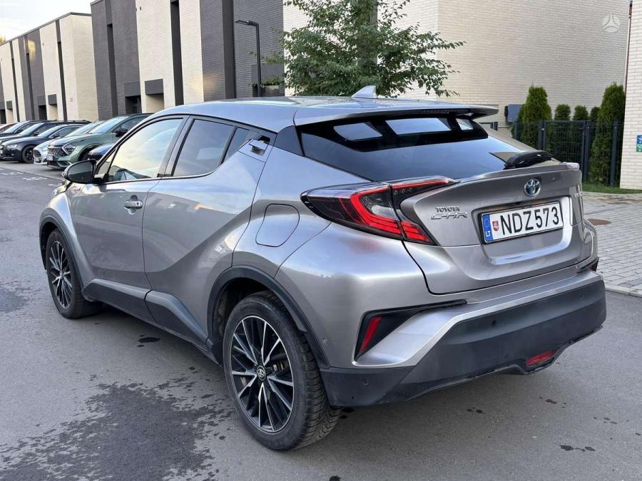 Pelēks Toyota C-HR 2017 Viļņa, ar dzinēja tilpumu 1.80 L un nobraukumu 113 tūkst. km par 12150 €, foto 7 vietnē AUTOMOTO.COM.LV