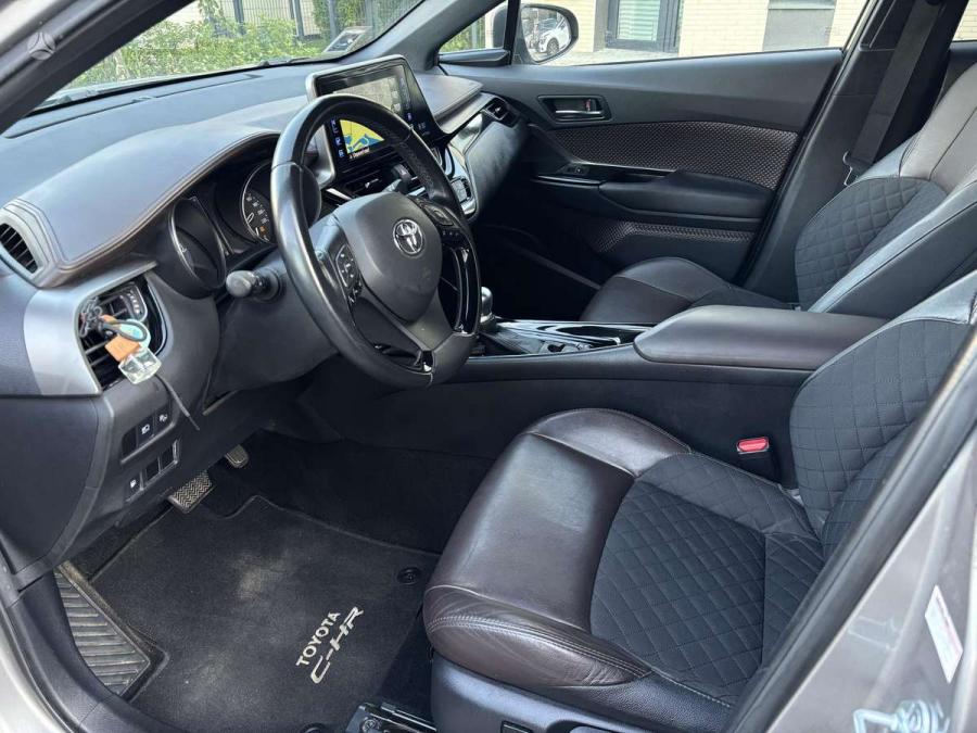 Pelēks Toyota C-HR 2017 Viļņa, ar dzinēja tilpumu 1.80 L un nobraukumu 113 tūkst. km par 12150 €, foto 8 vietnē AUTOMOTO.COM.LV