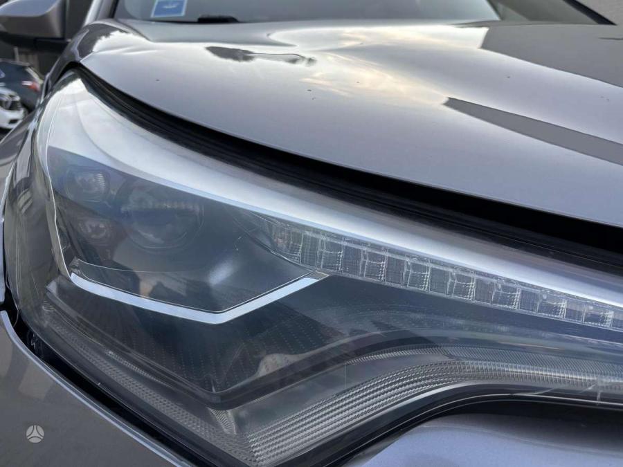Pelēks Toyota C-HR 2017 Viļņa, ar dzinēja tilpumu 1.80 L un nobraukumu 113 tūkst. km par 12150 €, foto 27 vietnē AUTOMOTO.COM.LV