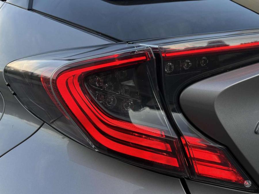 Pelēks Toyota C-HR 2017 Viļņa, ar dzinēja tilpumu 1.80 L un nobraukumu 113 tūkst. km par 12150 €, foto 28 vietnē AUTOMOTO.COM.LV
