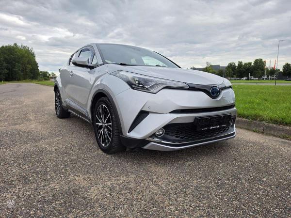 Pelēks Toyota C-HR 2017 Kauņa, ar dzinēja tilpumu 1.80 L un nobraukumu 163 tūkst. km par 15750 €, foto 3 vietnē AUTOMOTO.COM.LV