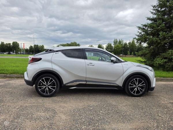 Pelēks Toyota C-HR 2017 Kauņa, ar dzinēja tilpumu 1.80 L un nobraukumu 163 tūkst. km par 15750 €, foto 4 vietnē AUTOMOTO.COM.LV