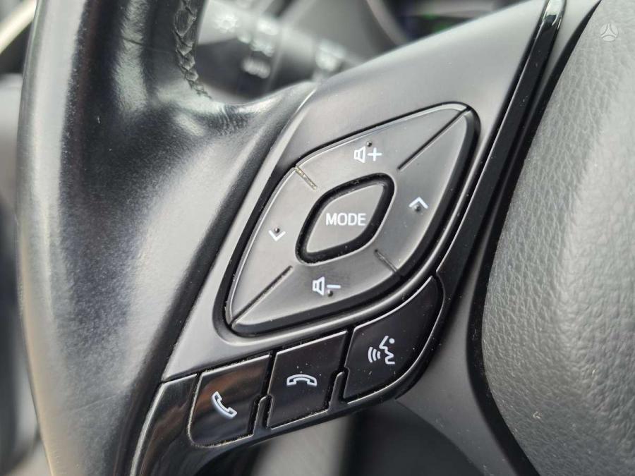 Серый Тойота C-HR 2017 в Каунас, объемом двигателя 1.80 л и пробегом 163 тыс. км за 15750 €, фото 20 на AUTOMOTO.COM.LV