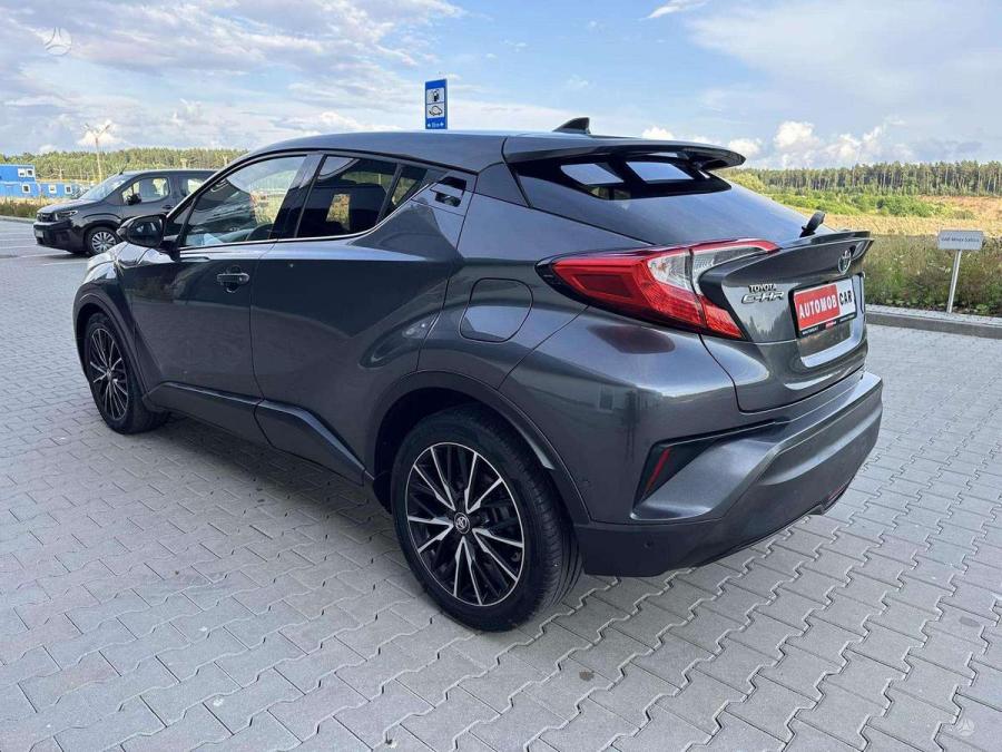 Серый Тойота C-HR 2017 в Вильнюс, объемом двигателя 1.80 л и пробегом 169 тыс. км за 15950 €, фото 10 на AUTOMOTO.COM.LV
