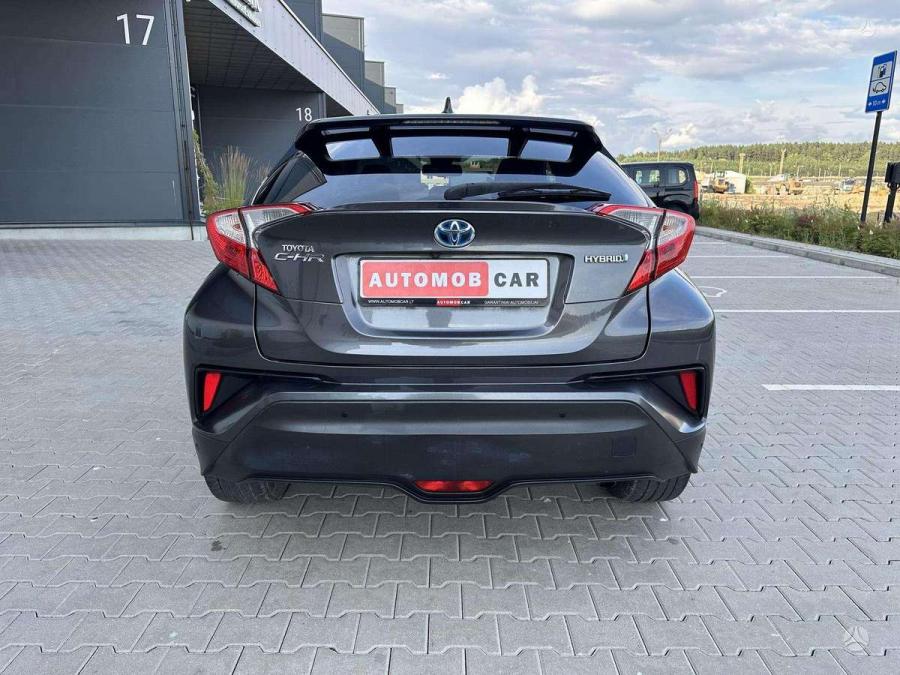Серый Тойота C-HR 2017 в Вильнюс, объемом двигателя 1.80 л и пробегом 169 тыс. км за 15950 €, фото 12 на AUTOMOTO.COM.LV