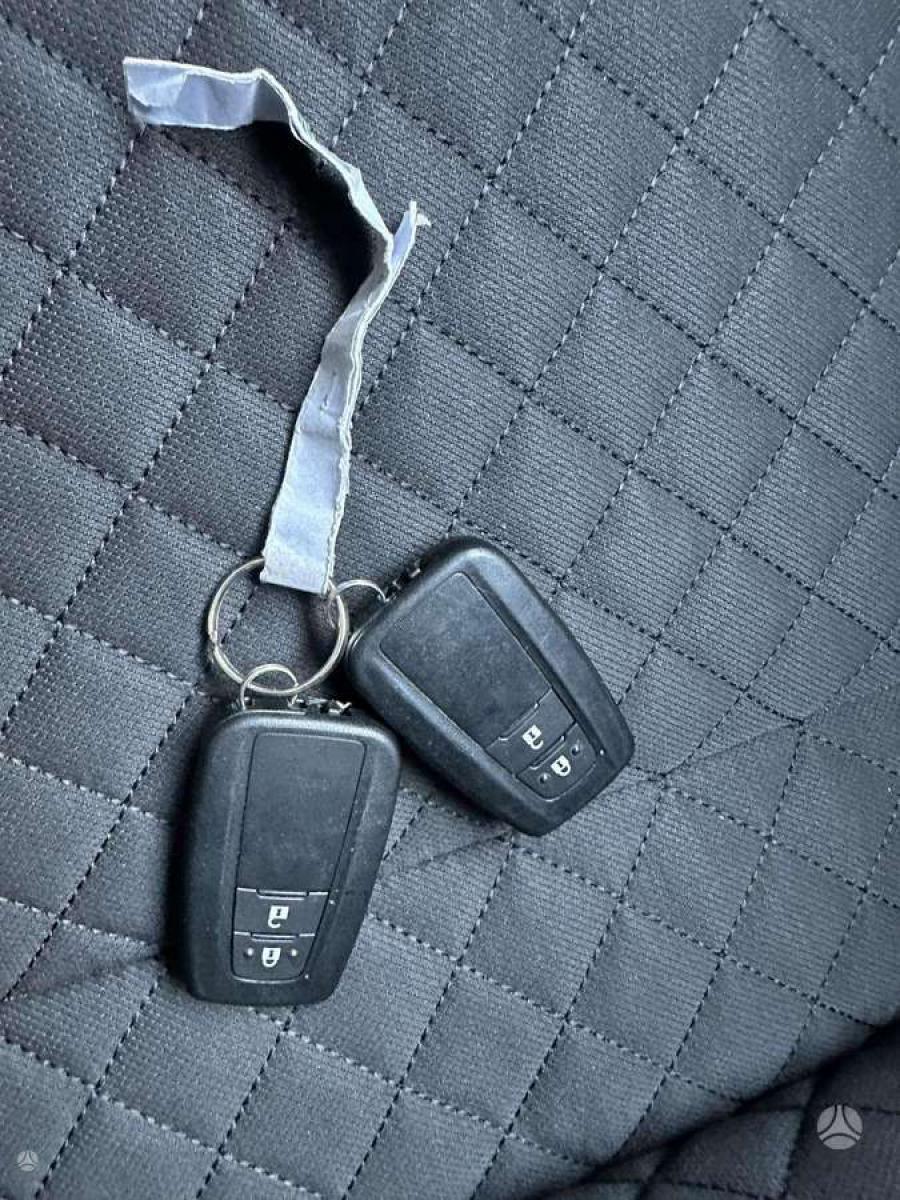 Серый Тойота C-HR 2017 в Вильнюс, объемом двигателя 1.80 л и пробегом 169 тыс. км за 15950 €, фото 37 на AUTOMOTO.COM.LV