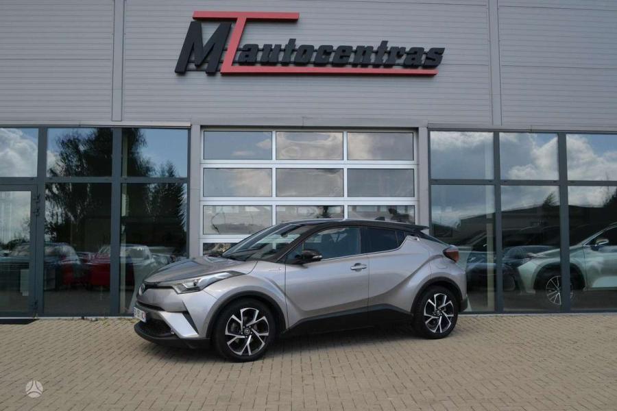 Серый Тойота C-HR 2017 в Вильнюс, объемом двигателя 1.80 л и пробегом 136 тыс. км за 17000 €, фото 1 на AUTOMOTO.COM.LV