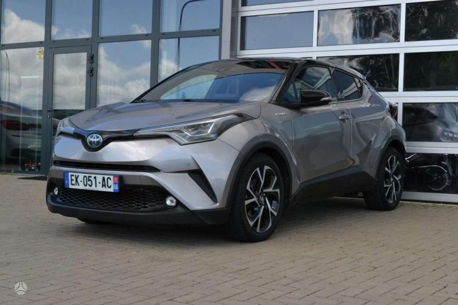 Серый Тойота C-HR 2017 в Вильнюс, объемом двигателя 1.80 л и пробегом 136 тыс. км за 17000 €, фото 3 на AUTOMOTO.COM.LV