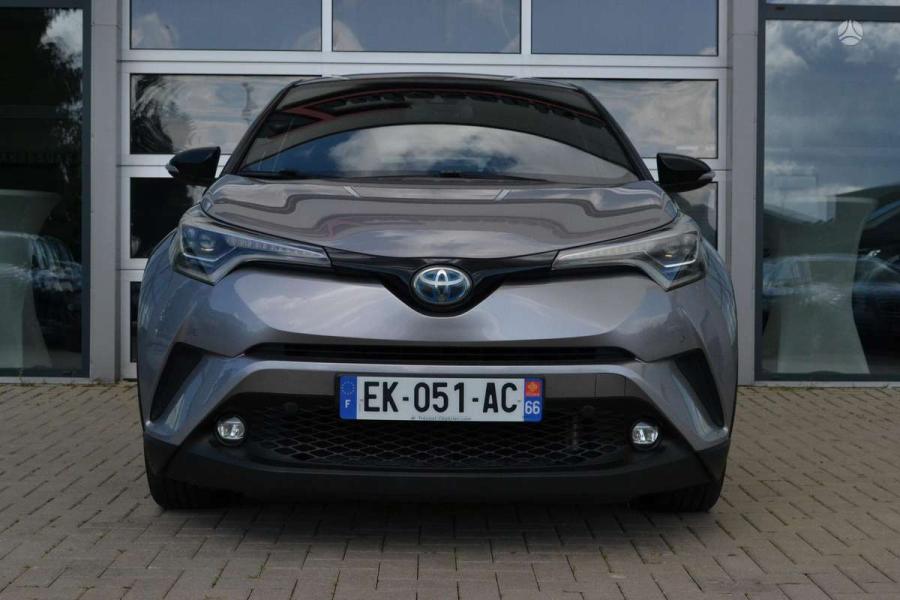 Серый Тойота C-HR 2017 в Вильнюс, объемом двигателя 1.80 л и пробегом 136 тыс. км за 17000 €, фото 4 на AUTOMOTO.COM.LV