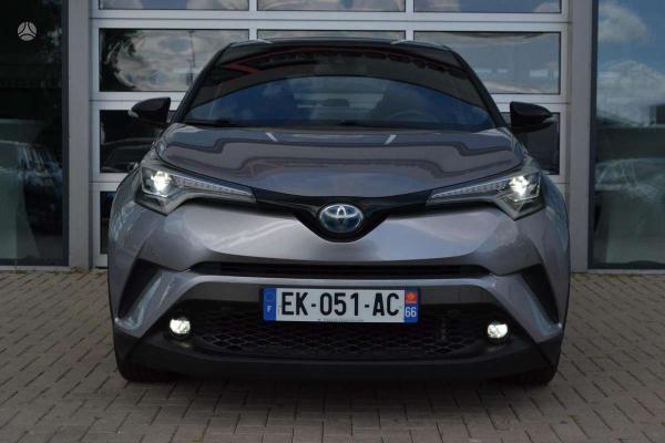 Серый Тойота C-HR 2017 в Вильнюс, объемом двигателя 1.80 л и пробегом 136 тыс. км за 17000 €, фото 4 на AUTOMOTO.COM.LV