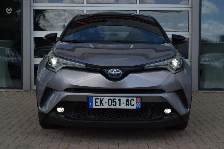 Серый Тойота C-HR 2017 в Вильнюс, объемом двигателя 1.80 л и пробегом 136 тыс. км за 17000 €, фото 5 на AUTOMOTO.COM.LV
