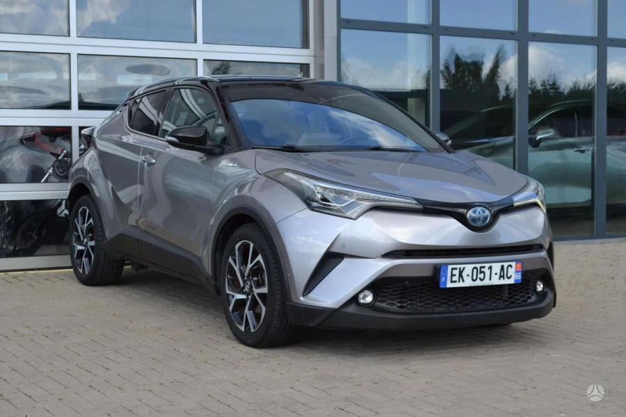 Серый Тойота C-HR 2017 в Вильнюс, объемом двигателя 1.80 л и пробегом 136 тыс. км за 17000 €, фото 6 на AUTOMOTO.COM.LV