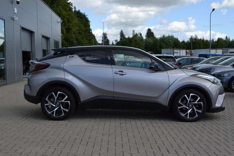 Серый Тойота C-HR 2017 в Вильнюс, объемом двигателя 1.80 л и пробегом 136 тыс. км за 17000 €, фото 8 на AUTOMOTO.COM.LV