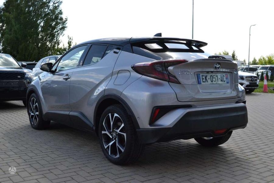 Серый Тойота C-HR 2017 в Вильнюс, объемом двигателя 1.80 л и пробегом 136 тыс. км за 17000 €, фото 13 на AUTOMOTO.COM.LV