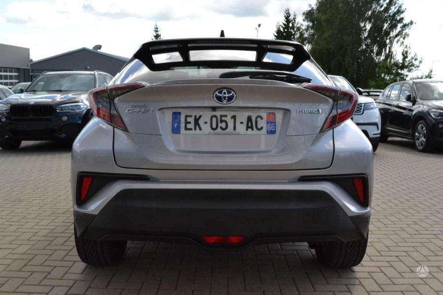 Серый Тойота C-HR 2017 в Вильнюс, объемом двигателя 1.80 л и пробегом 136 тыс. км за 17000 €, фото 15 на AUTOMOTO.COM.LV