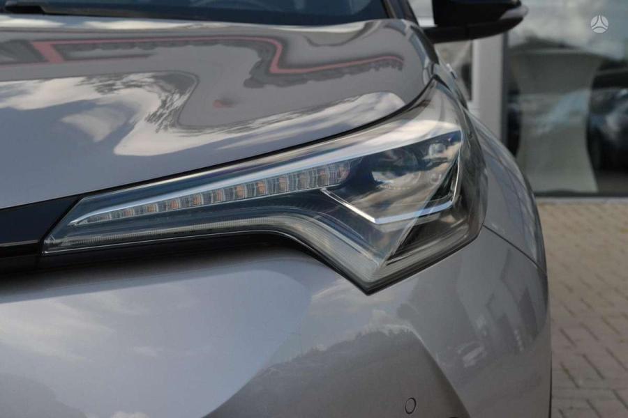 Серый Тойота C-HR 2017 в Вильнюс, объемом двигателя 1.80 л и пробегом 136 тыс. км за 17000 €, фото 18 на AUTOMOTO.COM.LV