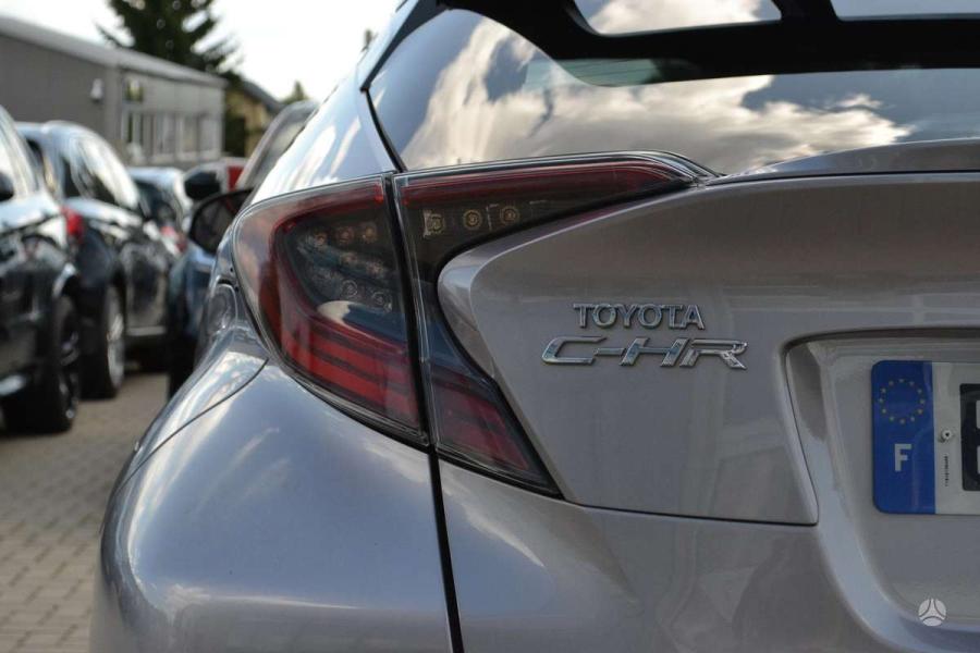 Серый Тойота C-HR 2017 в Вильнюс, объемом двигателя 1.80 л и пробегом 136 тыс. км за 17000 €, фото 19 на AUTOMOTO.COM.LV