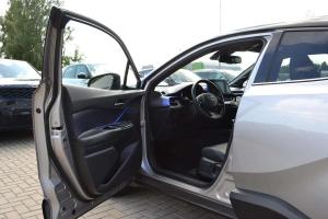 Серый Тойота C-HR 2017 в Вильнюс, объемом двигателя 1.80 л и пробегом 136 тыс. км за 17000 €, фото 23 на AUTOMOTO.COM.LV