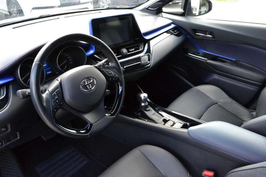 Серый Тойота C-HR 2017 в Вильнюс, объемом двигателя 1.80 л и пробегом 136 тыс. км за 17000 €, фото 25 на AUTOMOTO.COM.LV