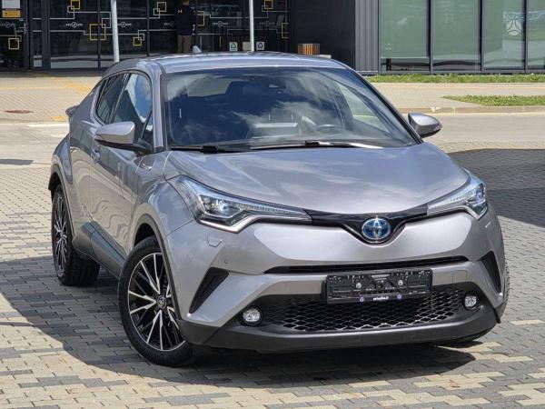 Grey Toyota C-HR 2017 in Siauliai, with an engine capacity of 1.80 L and mileage of 153 thousand km for 16600 €, photo 7 on AUTOMOTO.COM.LV