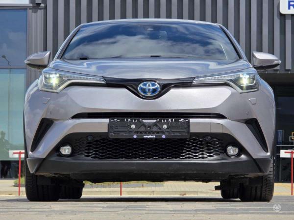 Grey Toyota C-HR 2017 in Siauliai, with an engine capacity of 1.80 L and mileage of 153 thousand km for 16600 €, photo 8 on AUTOMOTO.COM.LV