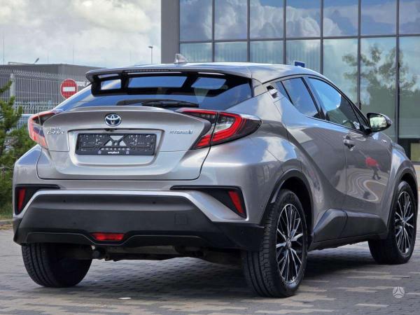 Grey Toyota C-HR 2017 in Siauliai, with an engine capacity of 1.80 L and mileage of 153 thousand km for 16600 €, photo 10 on AUTOMOTO.COM.LV